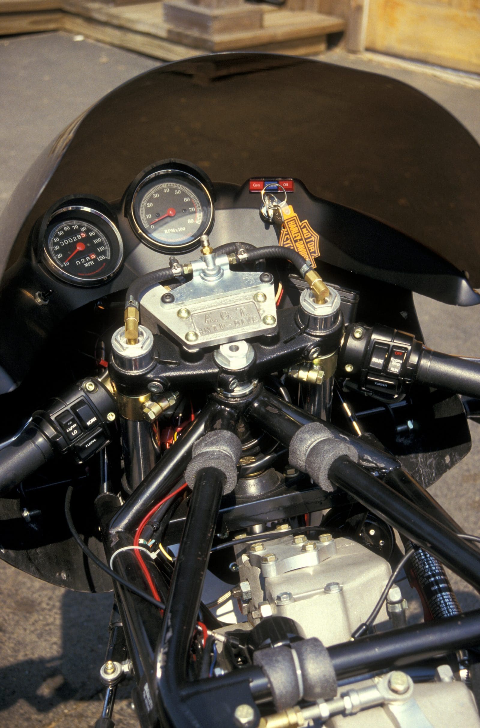 RR1000-29 - Australian Motorcycle News