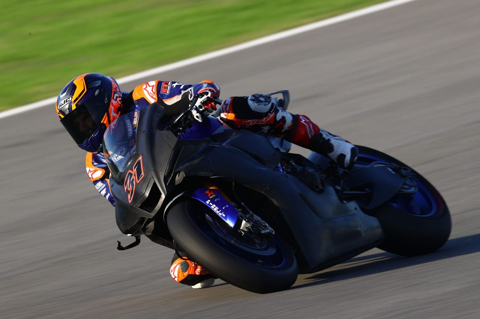 885623 - Australian Motorcycle News