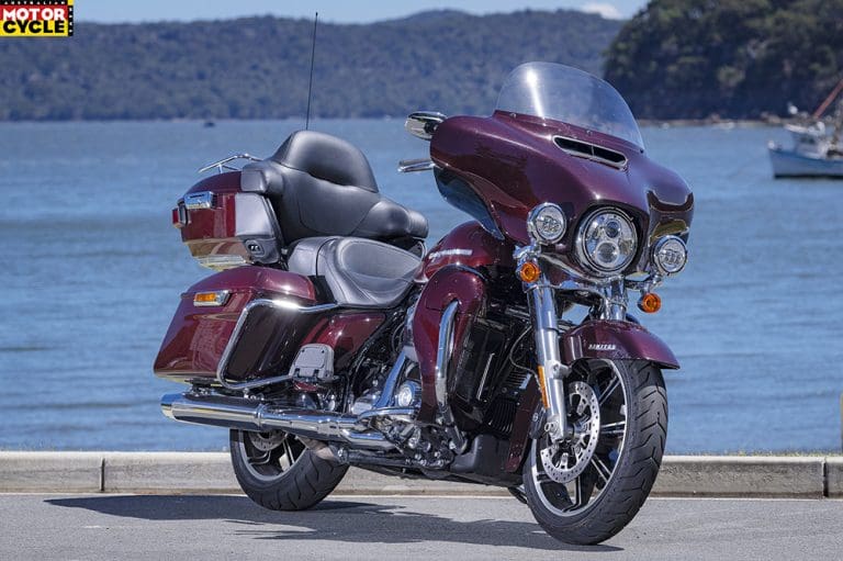 HARLEY-DAVIDSON ULTRA LIMITED VS HONDA GOLDWING TOUR PREMIUM ...