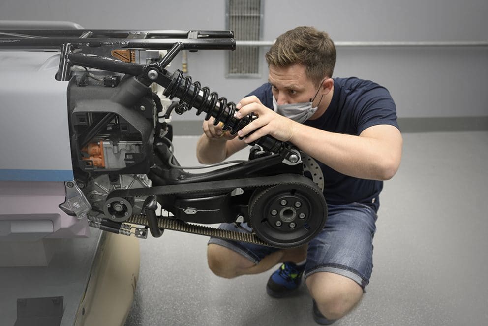 2022 BMW CE 04 - TAKING CHARGE - Australian Motorcycle News